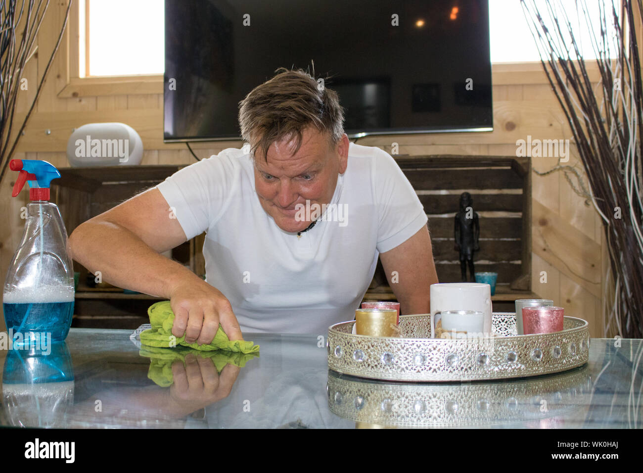 Cleaning table hi-res stock photography and images - Alamy