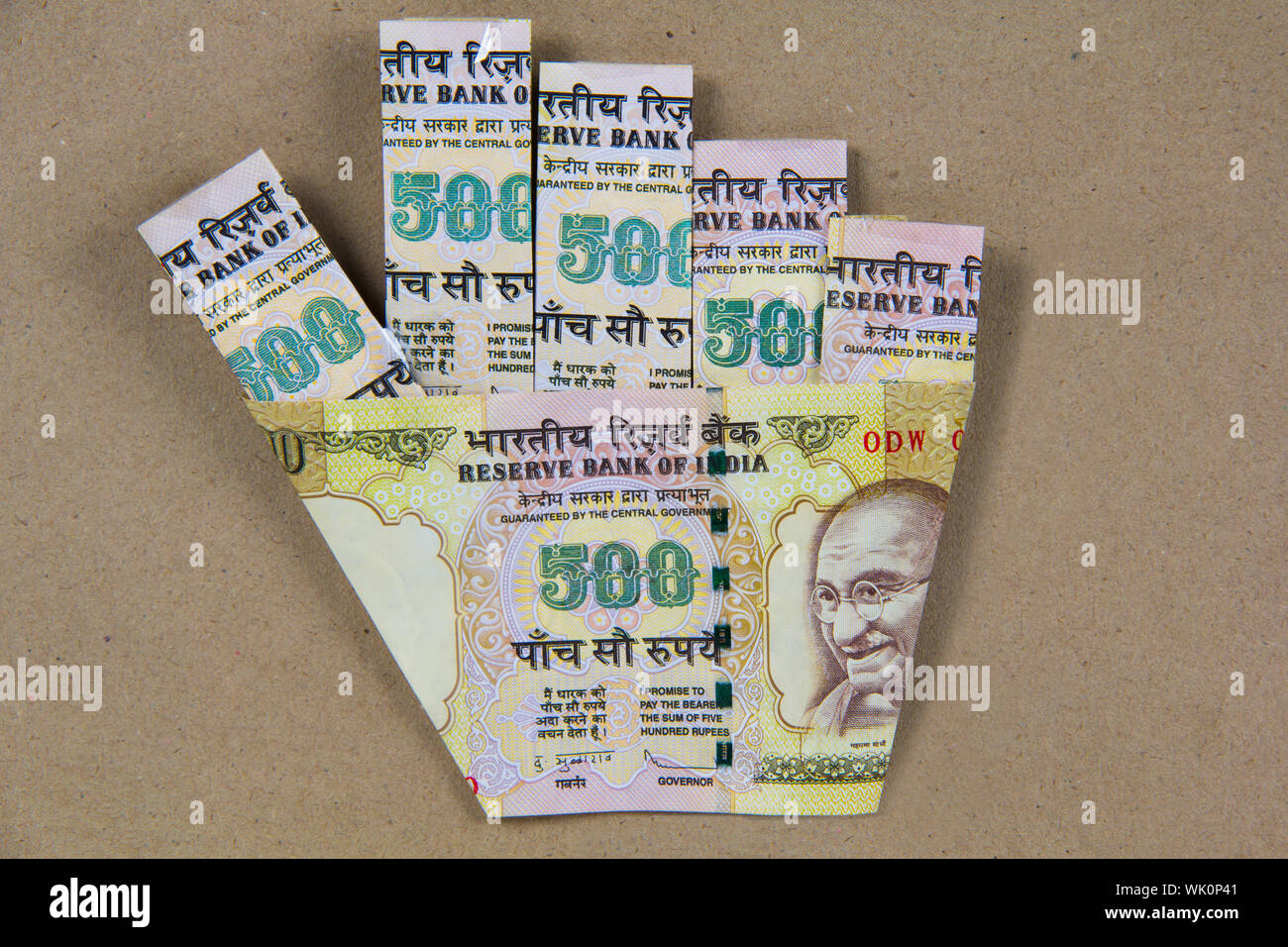 Five hundred rupee notes making ship Stock Photo - Alamy