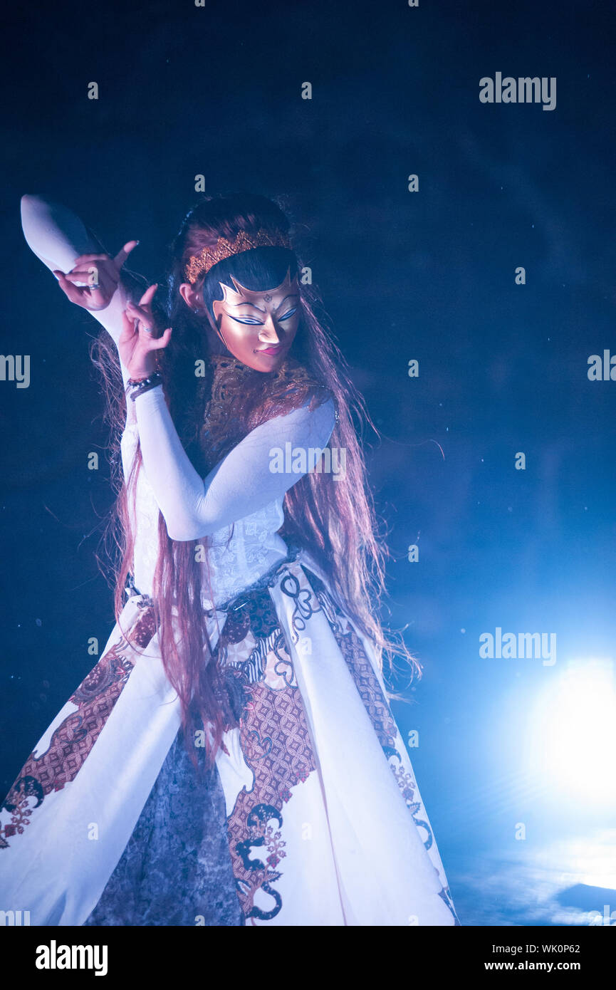 Dancing mask hi-res stock photography and images - Alamy