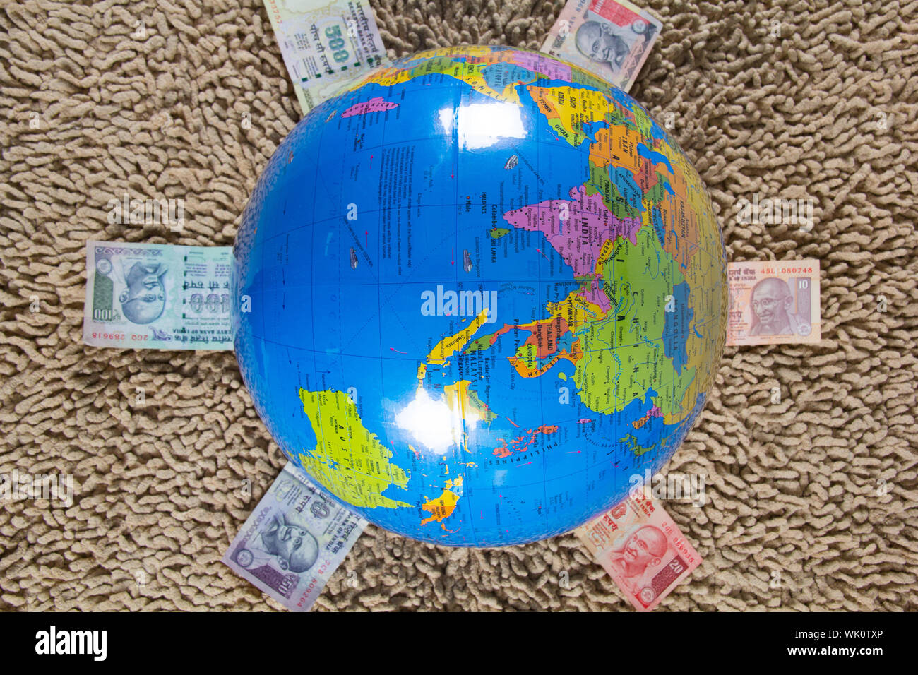 Globe banknotes hi-res stock photography and images - Alamy