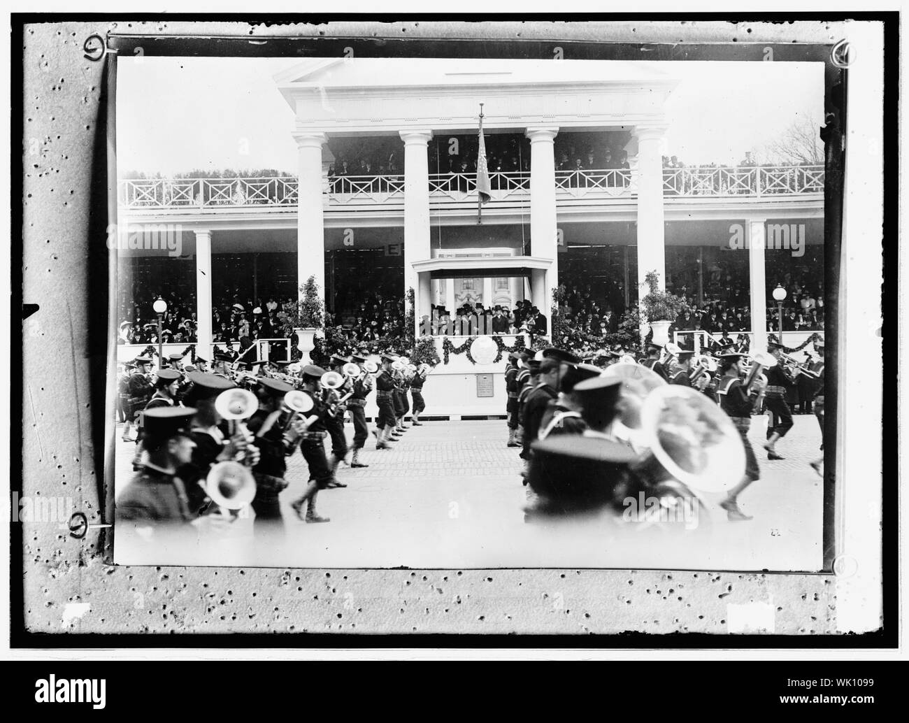 Stand in presidential reviewing hi-res stock photography and images - Alamy