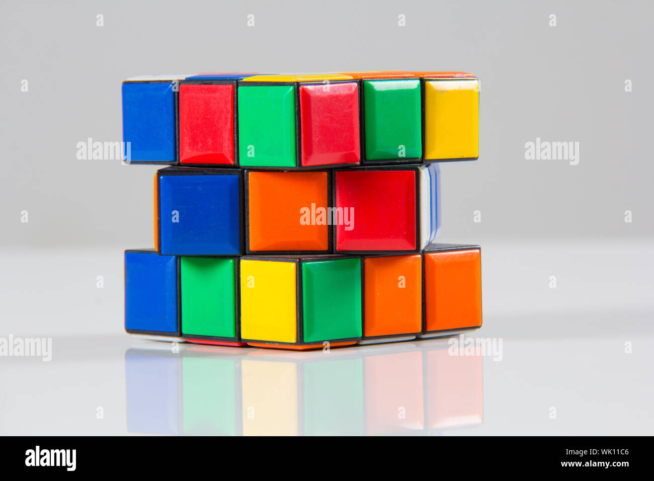 Playing the rubik cube hi-res stock photography and images - Alamy