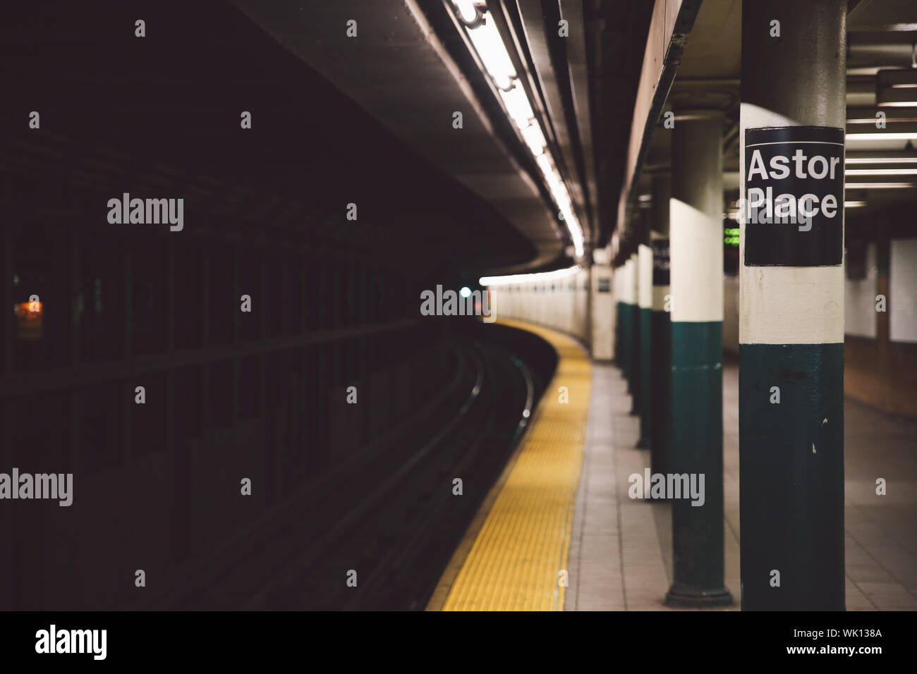 Subway column hi-res stock photography and images - Alamy