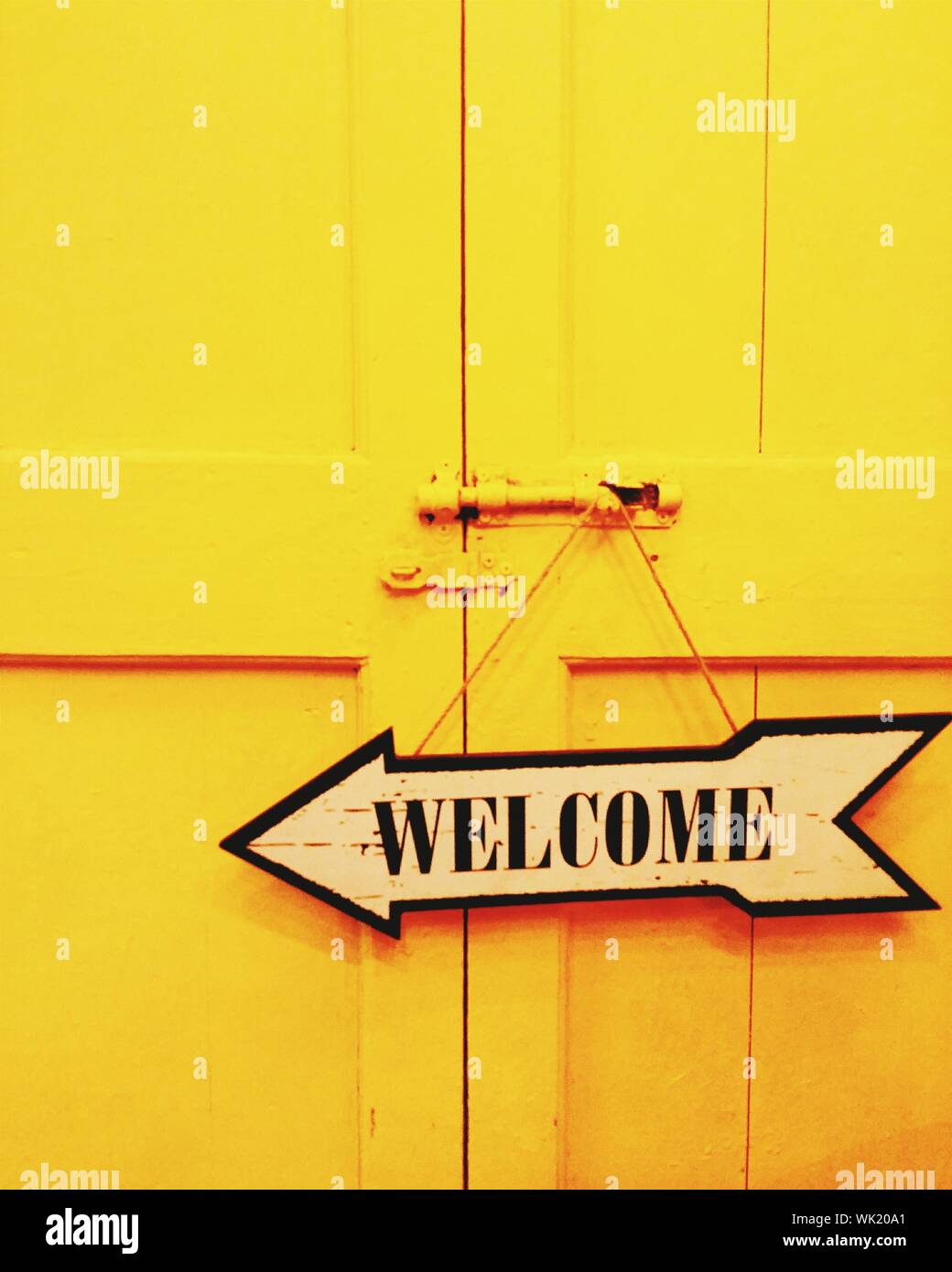 Hanging sign door hi-res stock photography and images - Alamy