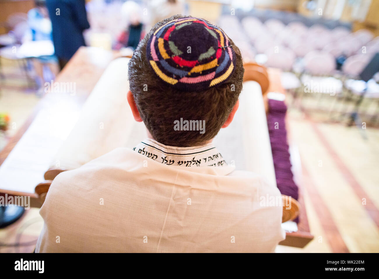 Jewish boy praying hi-res stock photography and images - Alamy