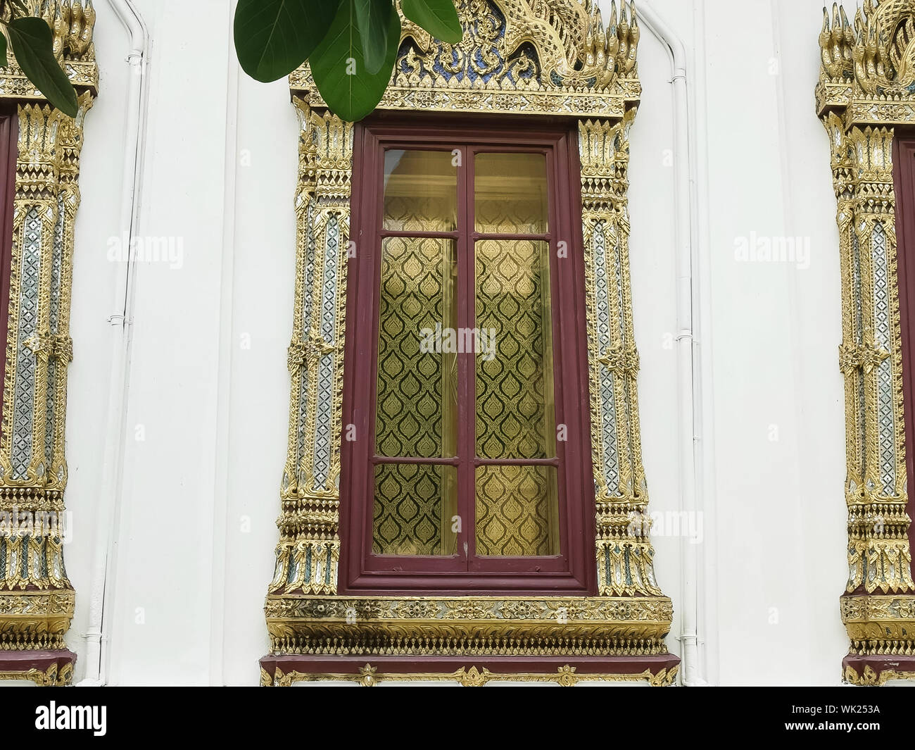 Windows building buddhism temple hi-res stock photography and images ...