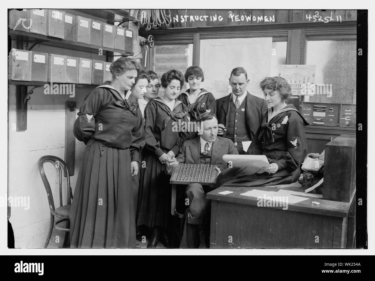 Instructing yeowomen hi-res stock photography and images - Alamy