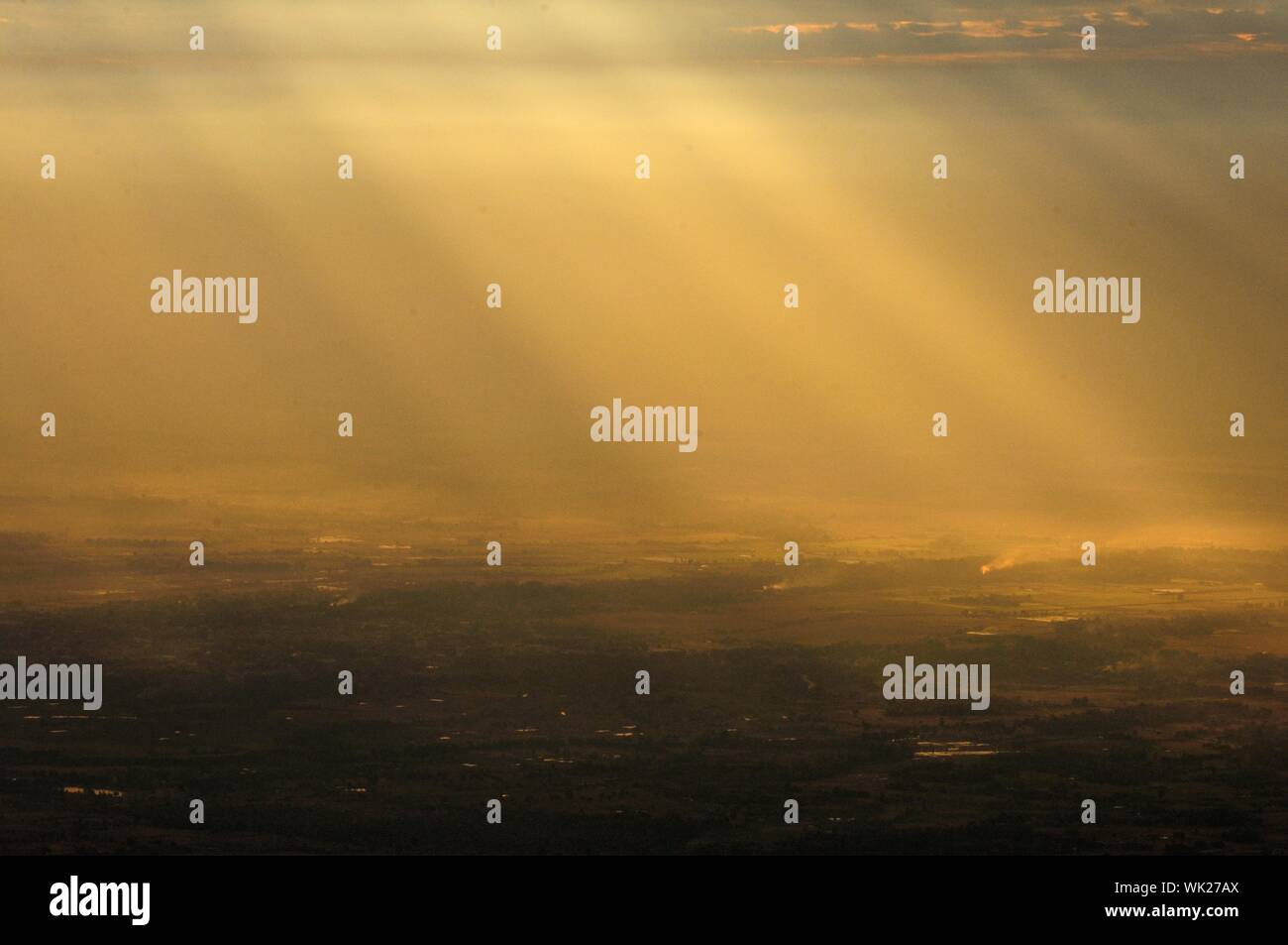 Yellow sky hi-res stock photography and images - Alamy