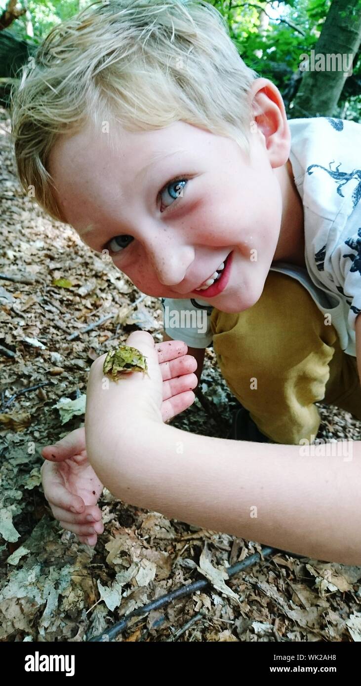 Little boy in forest hi-res stock photography and images - Alamy
