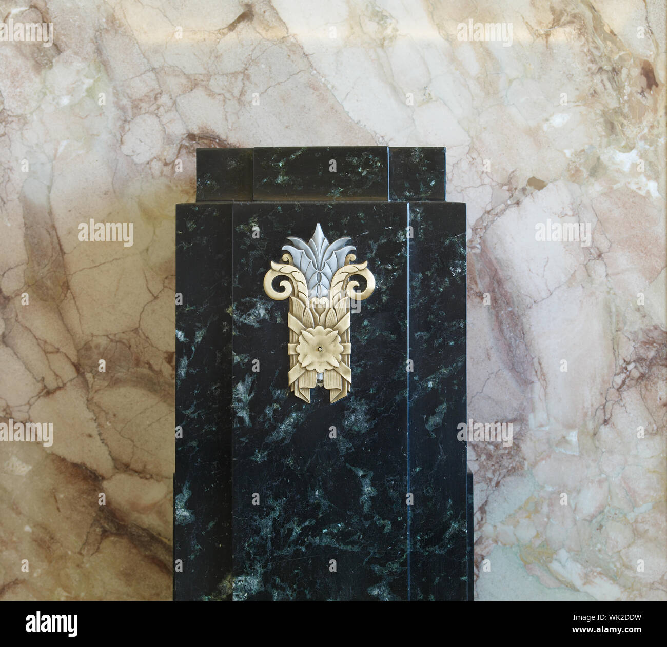 Interior detail. Elevator lobby on west side (2nd street side) of fifth ...