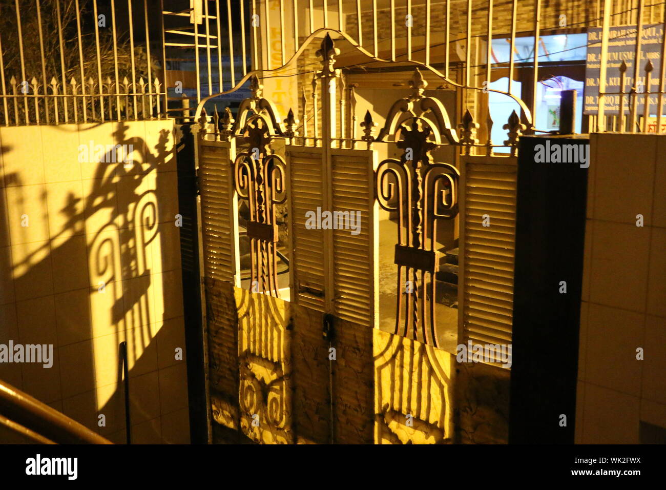 Gate of house hi-res stock photography and images - Alamy