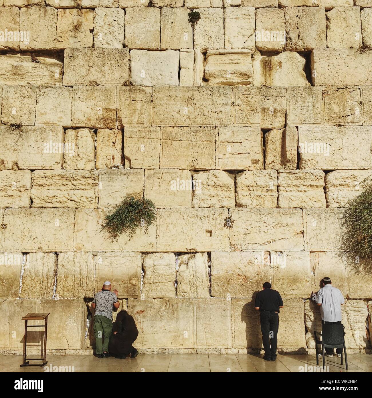 People praying at the western wall hi-res stock photography and images ...