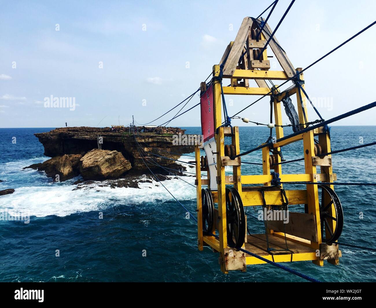 Cable car over ocean hi-res stock photography and images - Alamy
