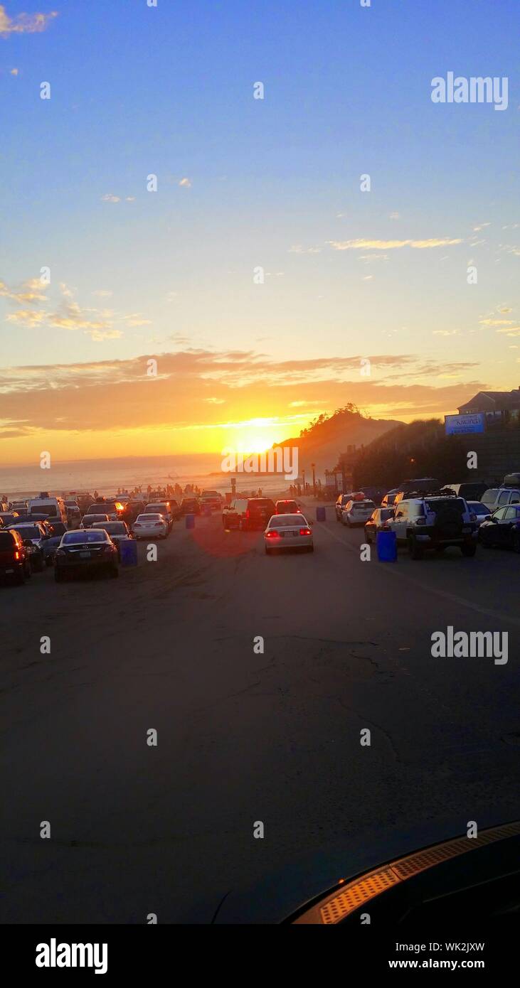 Cars on beach hi-res stock photography and images - Alamy