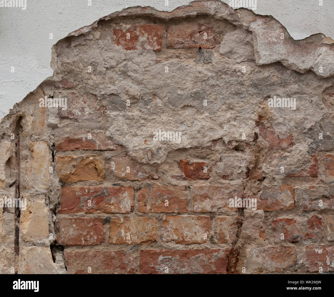 Broken brick hi-res stock photography and images - Alamy