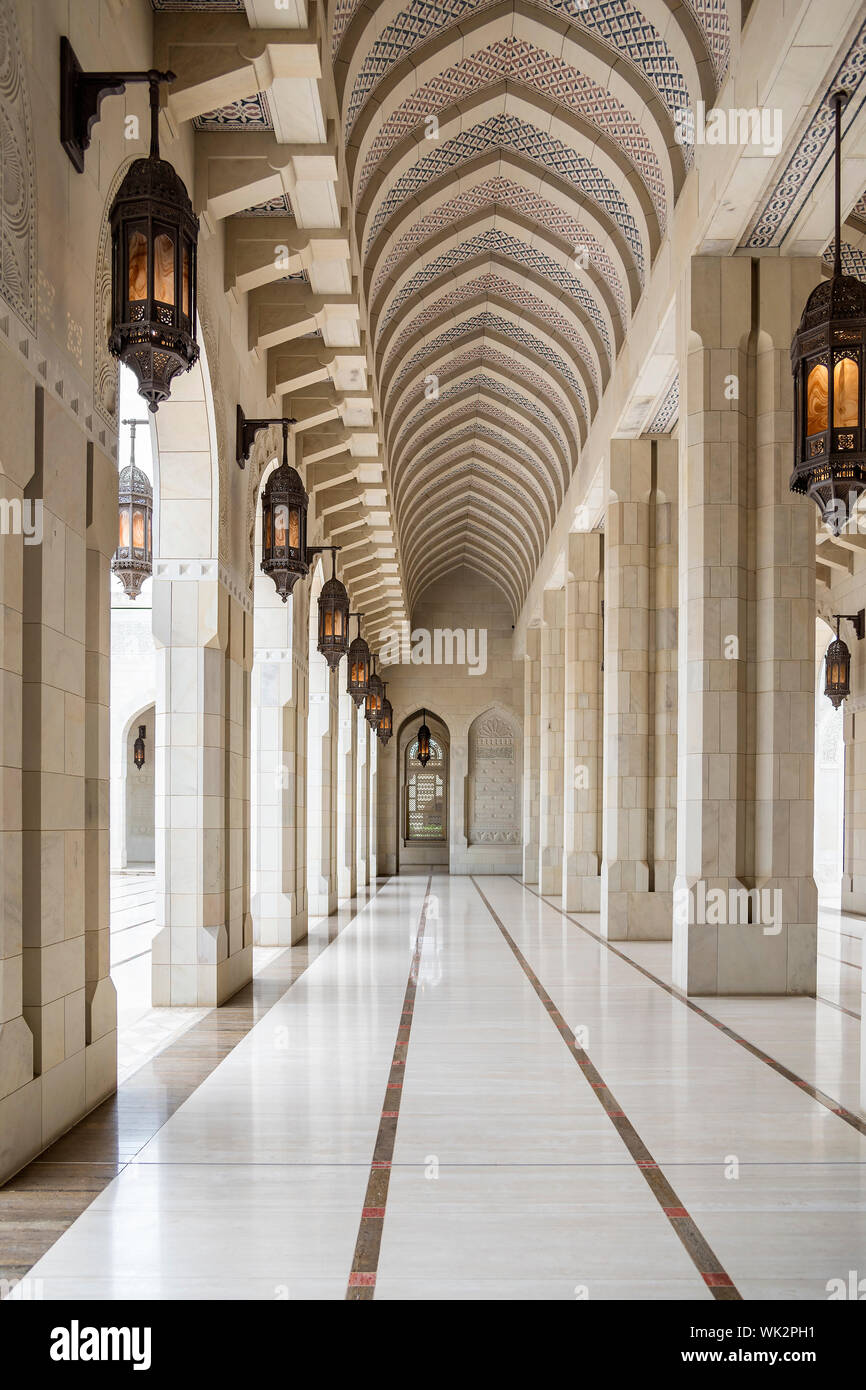 Collonade exterior hi-res stock photography and images - Alamy