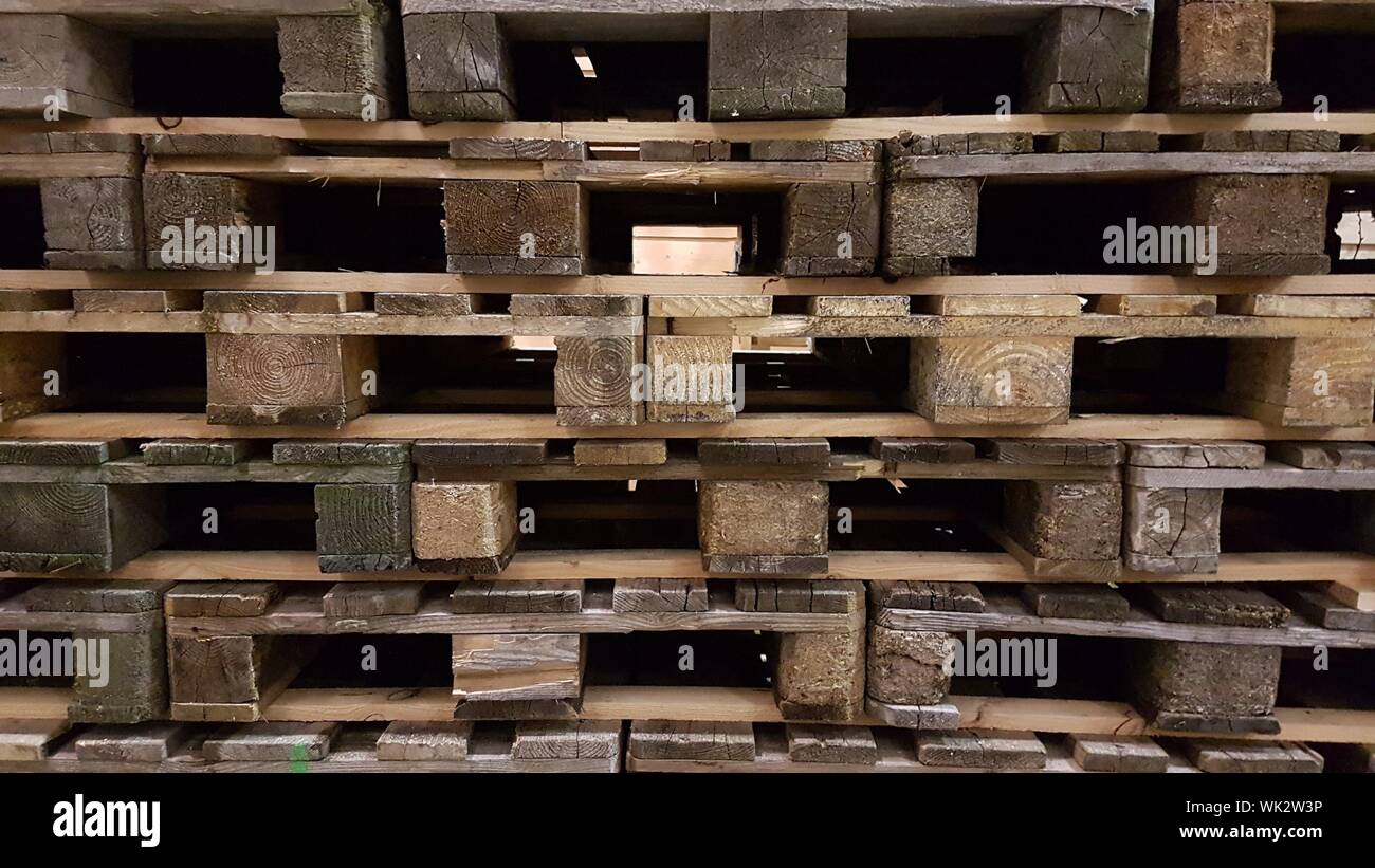 Stacked timber pallets hi-res stock photography and images - Alamy