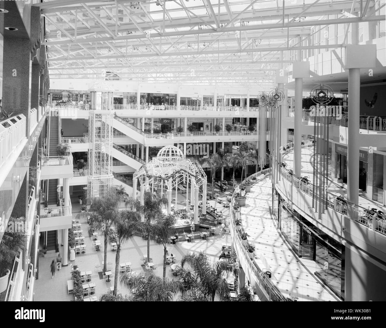 Interior of a shopping mall in Virginia Stock Photo - Alamy