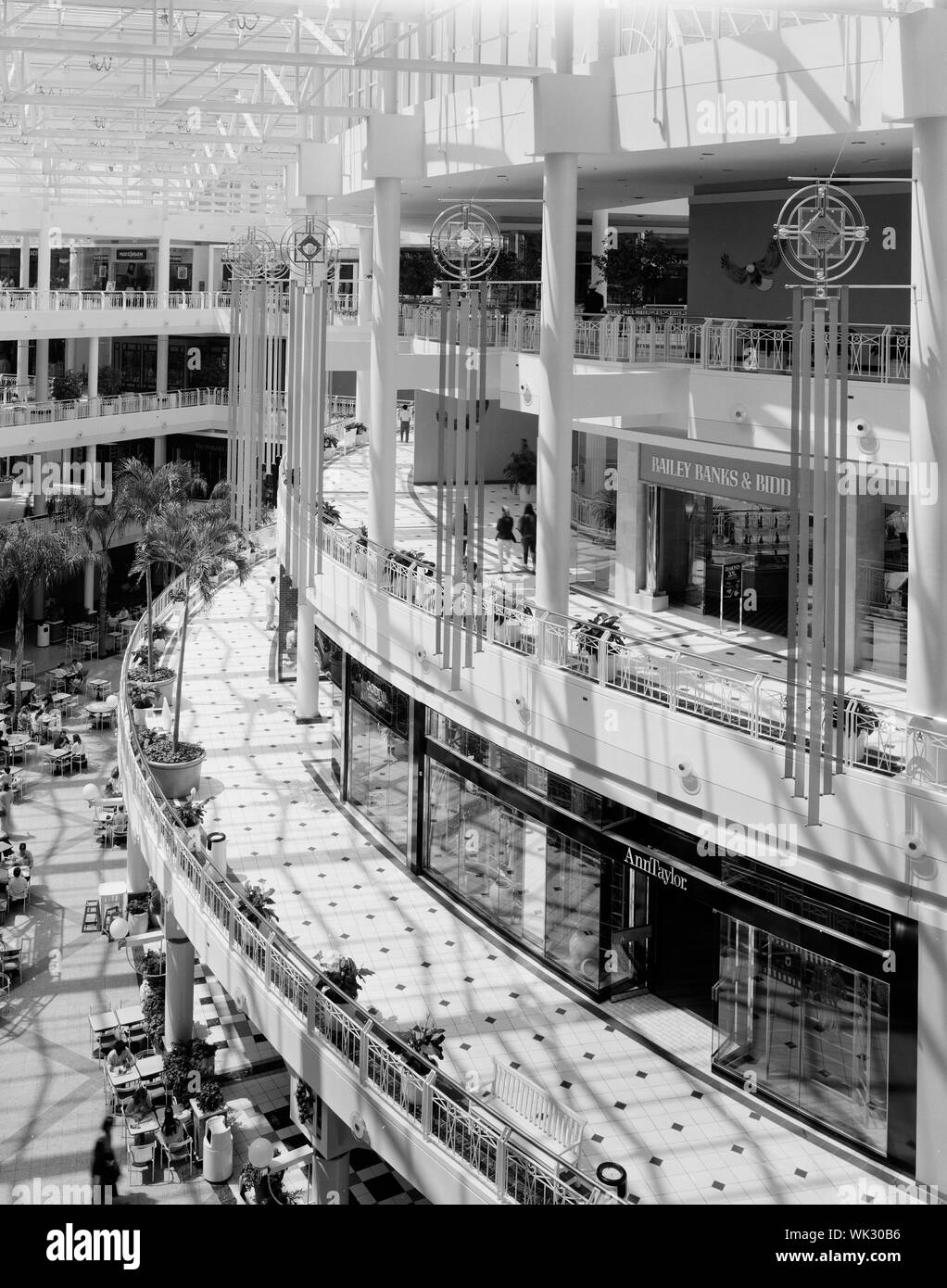 Interior of a shopping mall in Virginia Stock Photo - Alamy