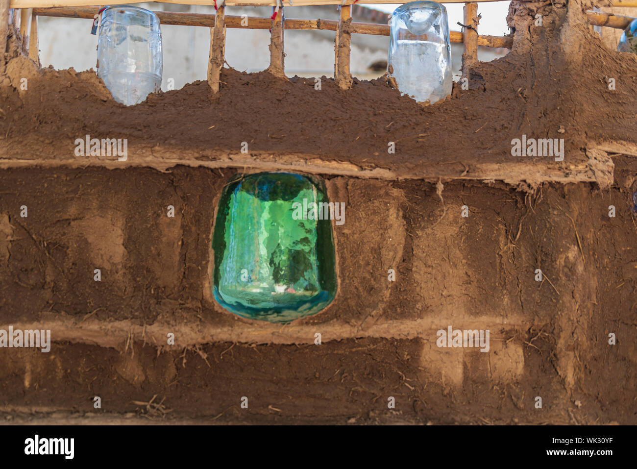 Traditional mud wall construction hi-res stock photography and images ...