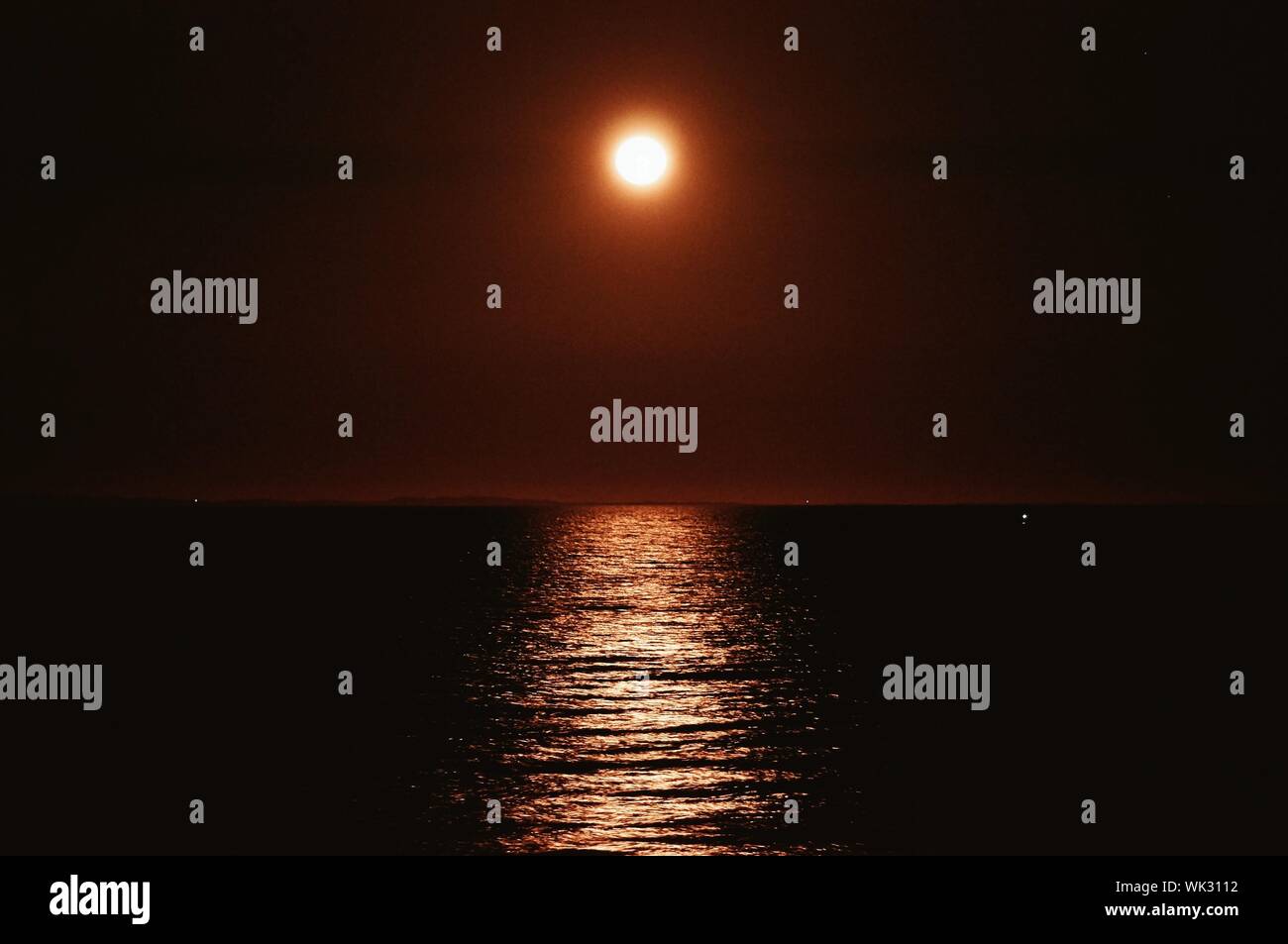 Moonlight sea hi-res stock photography and images - Alamy