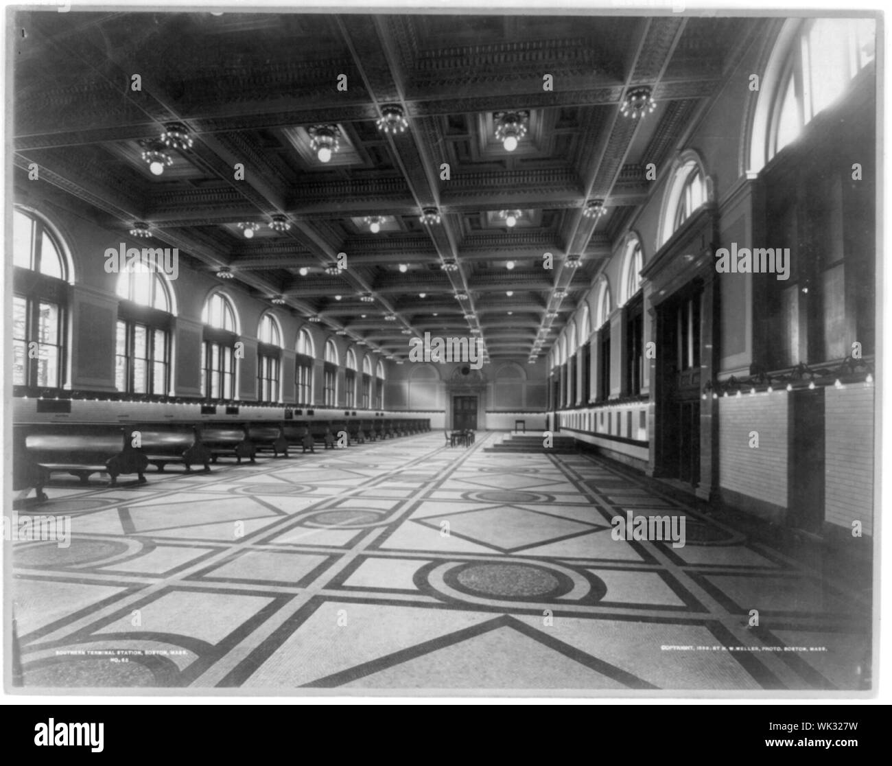 Interior of main waiting room, Southern Terminal Station, Boston, Mass ...