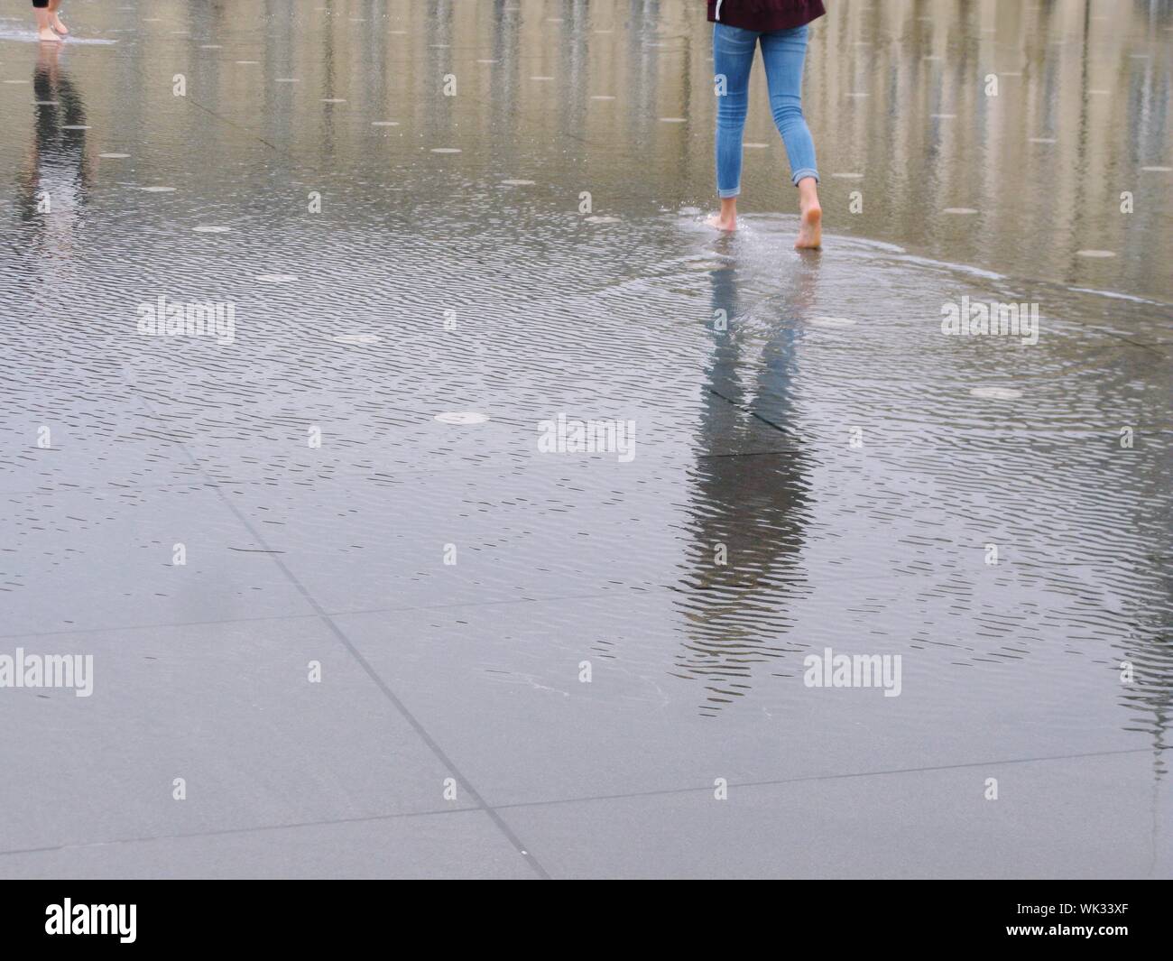 Wet women hi-res stock photography and images - Alamy