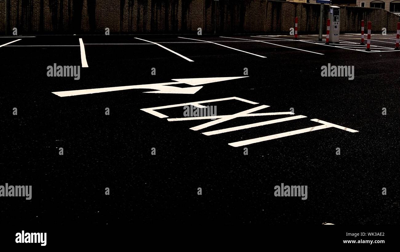 Exit road sign hi-res stock photography and images - Alamy