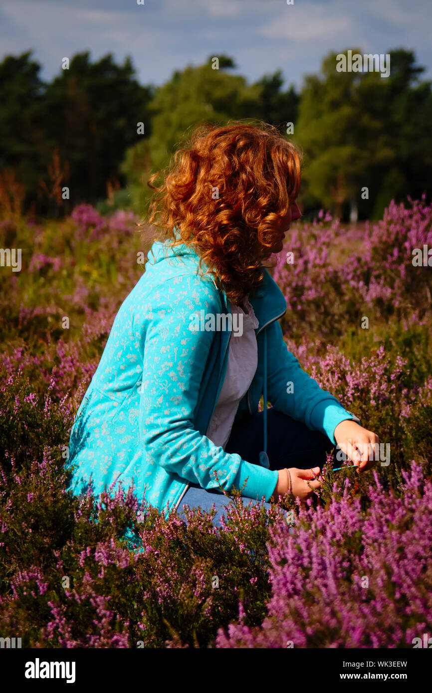 Side view woman crouching on hi-res stock photography and images - Alamy