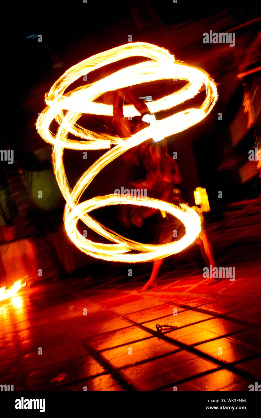 Dancer fire dancer hi-res stock photography and images - Alamy