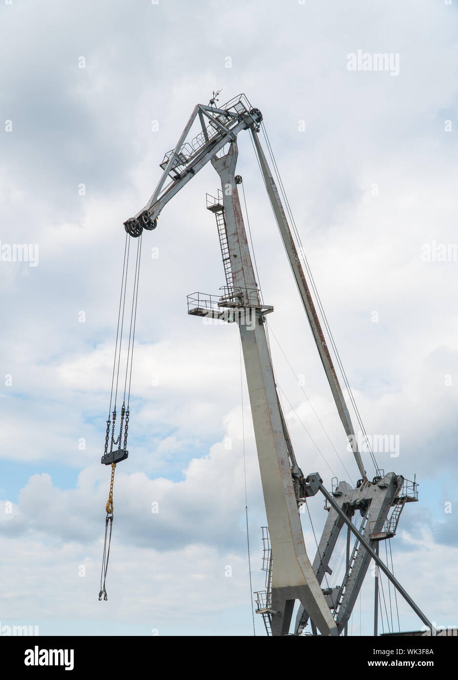 Cargo port crane hi-res stock photography and images - Alamy