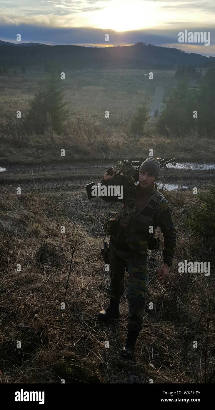 Soldier at sunset hi-res stock photography and images - Alamy