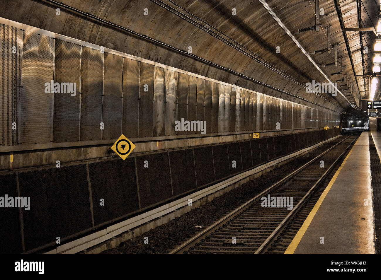 Underground tracks hi-res stock photography and images - Alamy