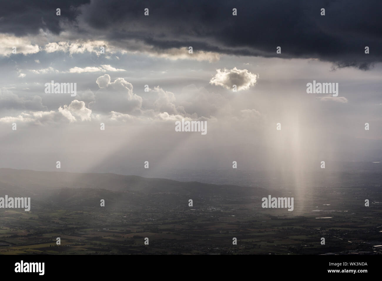 Sun shines through rain clouds hi-res stock photography and images - Alamy