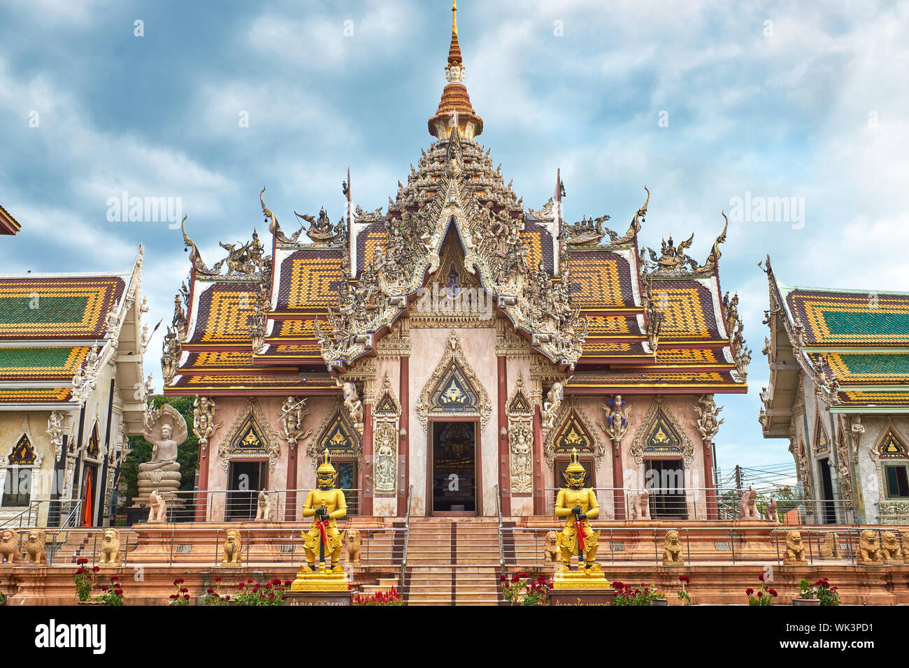 Wat Sisa Thong (Srisathong) in Nakhon Chaisi, 40 km west of Bangkok ...