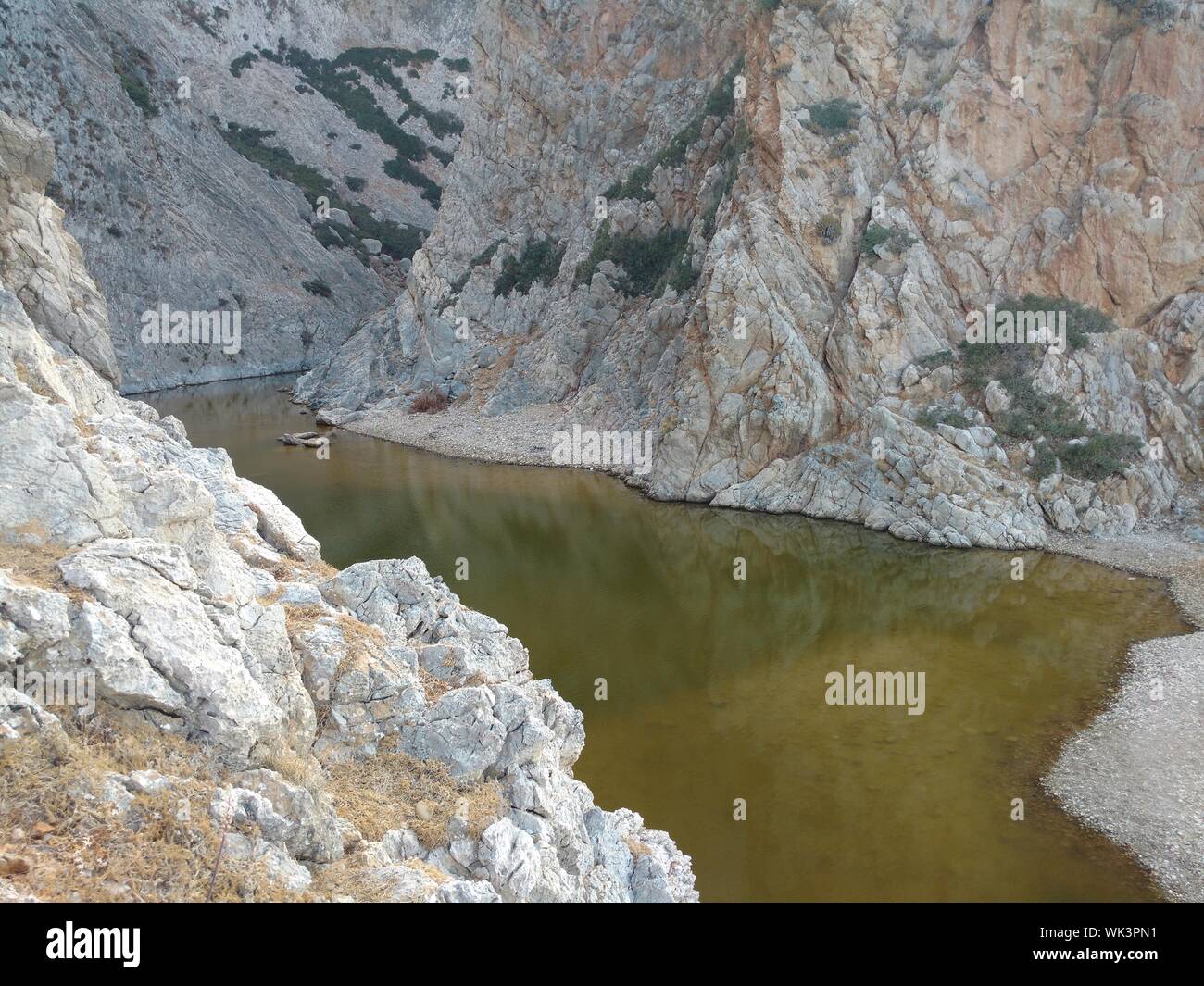 Cliff and water hi-res stock photography and images - Alamy