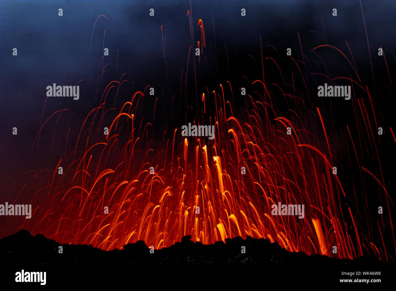 Volcanic eruption hi-res stock photography and images - Alamy