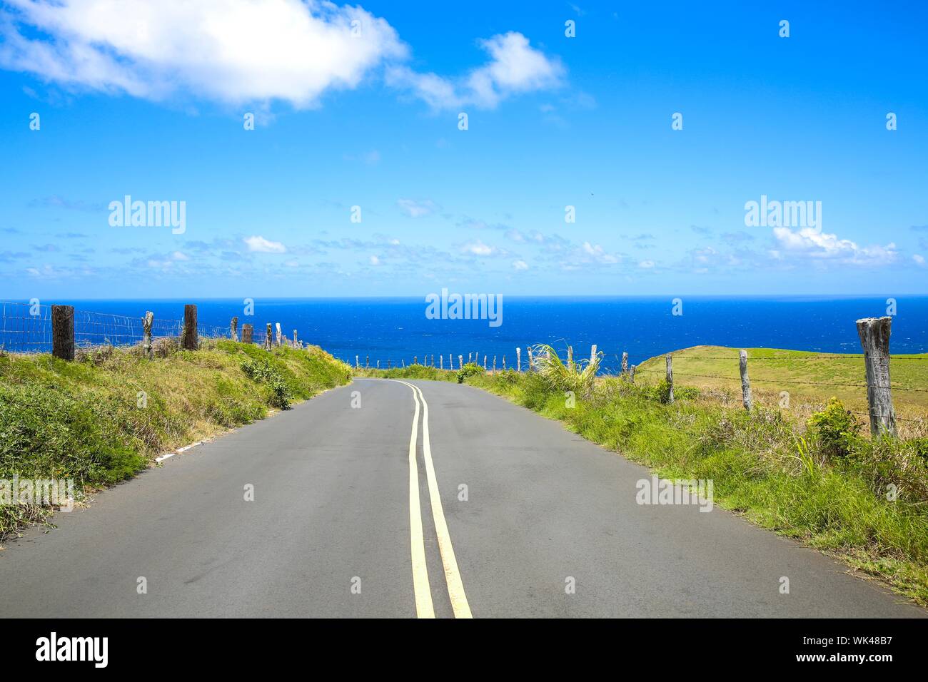 road to the ocean maui hawaii Stock Photo - Alamy