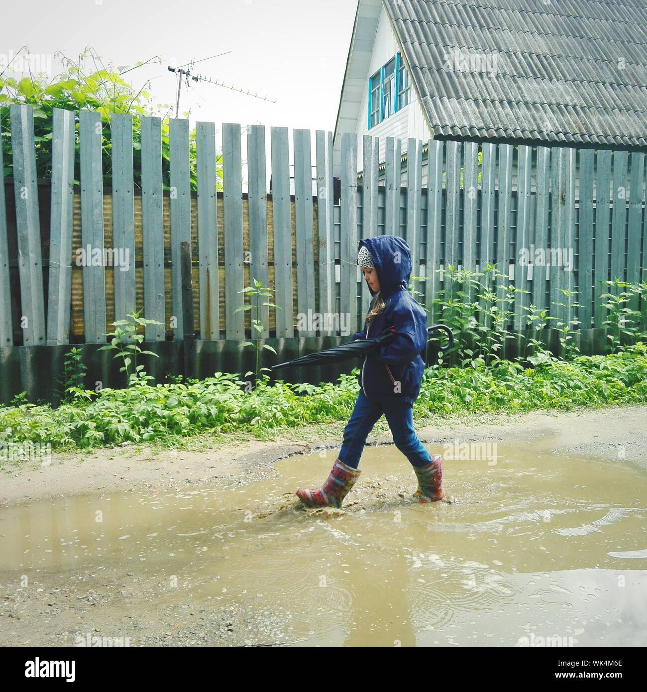 Muddy girl hi-res stock photography and images - Alamy