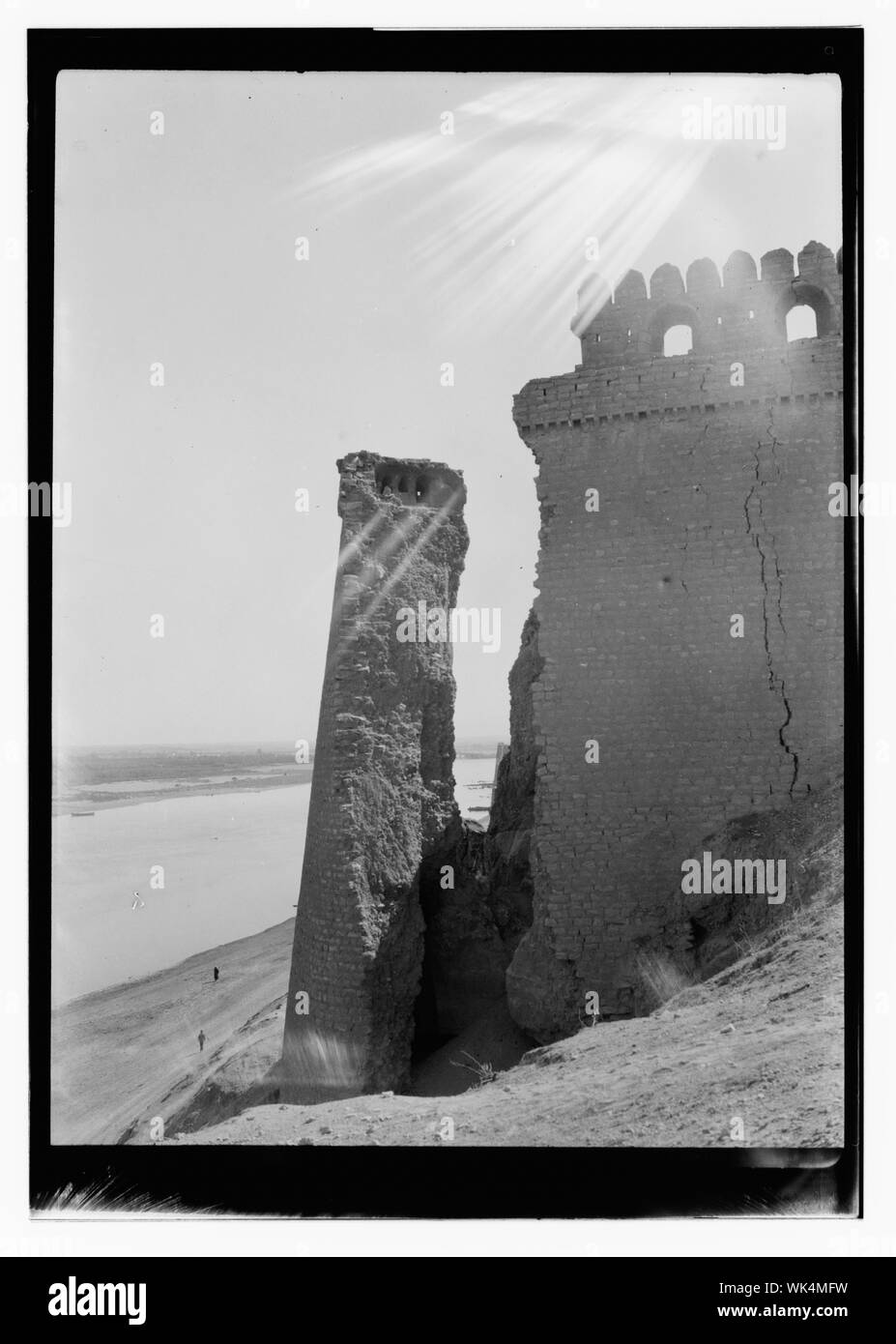 Iraq, ruins on waterfront Stock Photo - Alamy