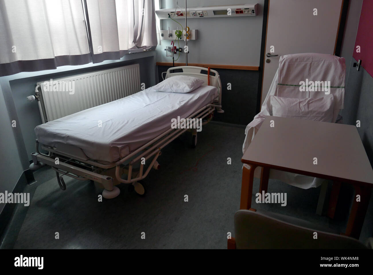 Empty bed hi-res stock photography and images - Alamy
