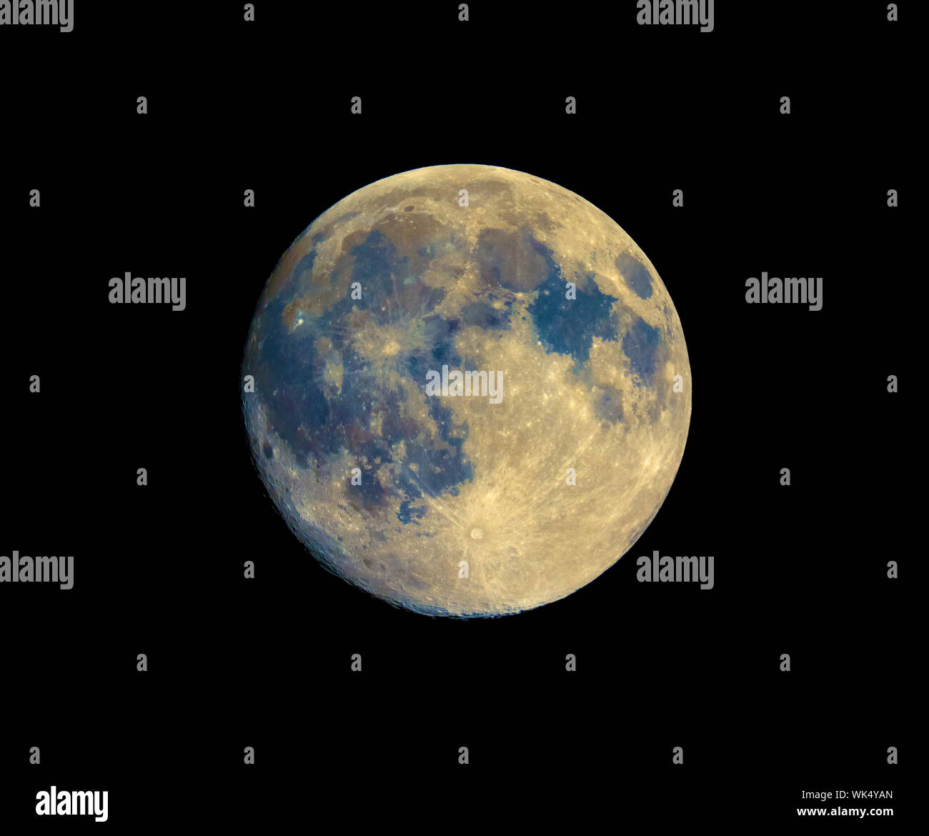 Moon close up telescope hi-res stock photography and images - Alamy