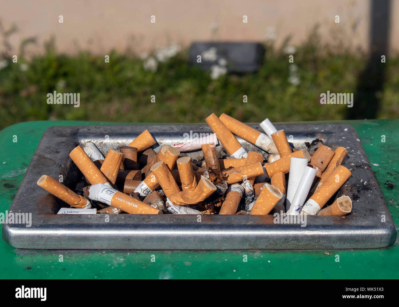 Full ashtray outside hi-res stock photography and images - Alamy