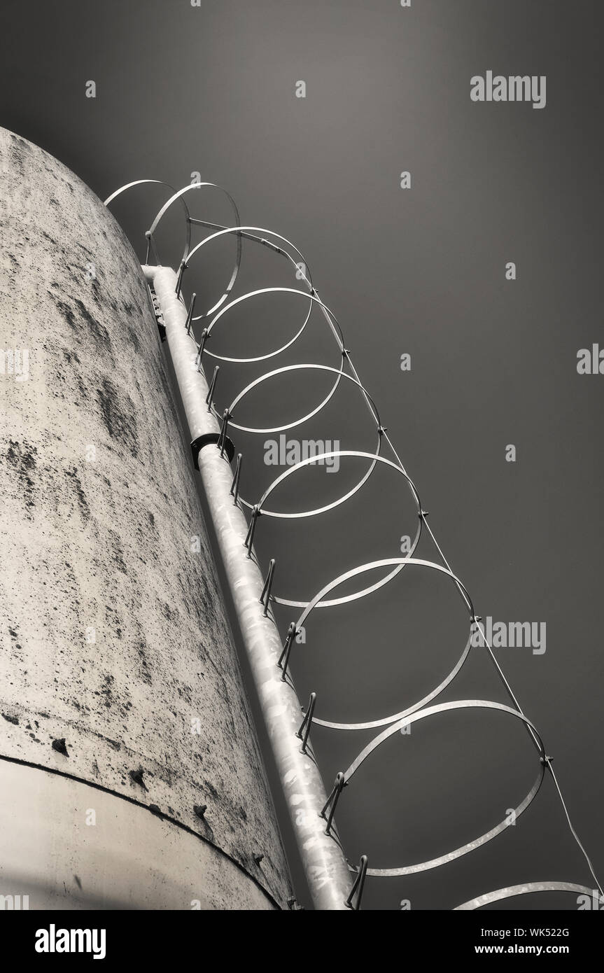 Ladder on storage tank hi-res stock photography and images - Alamy