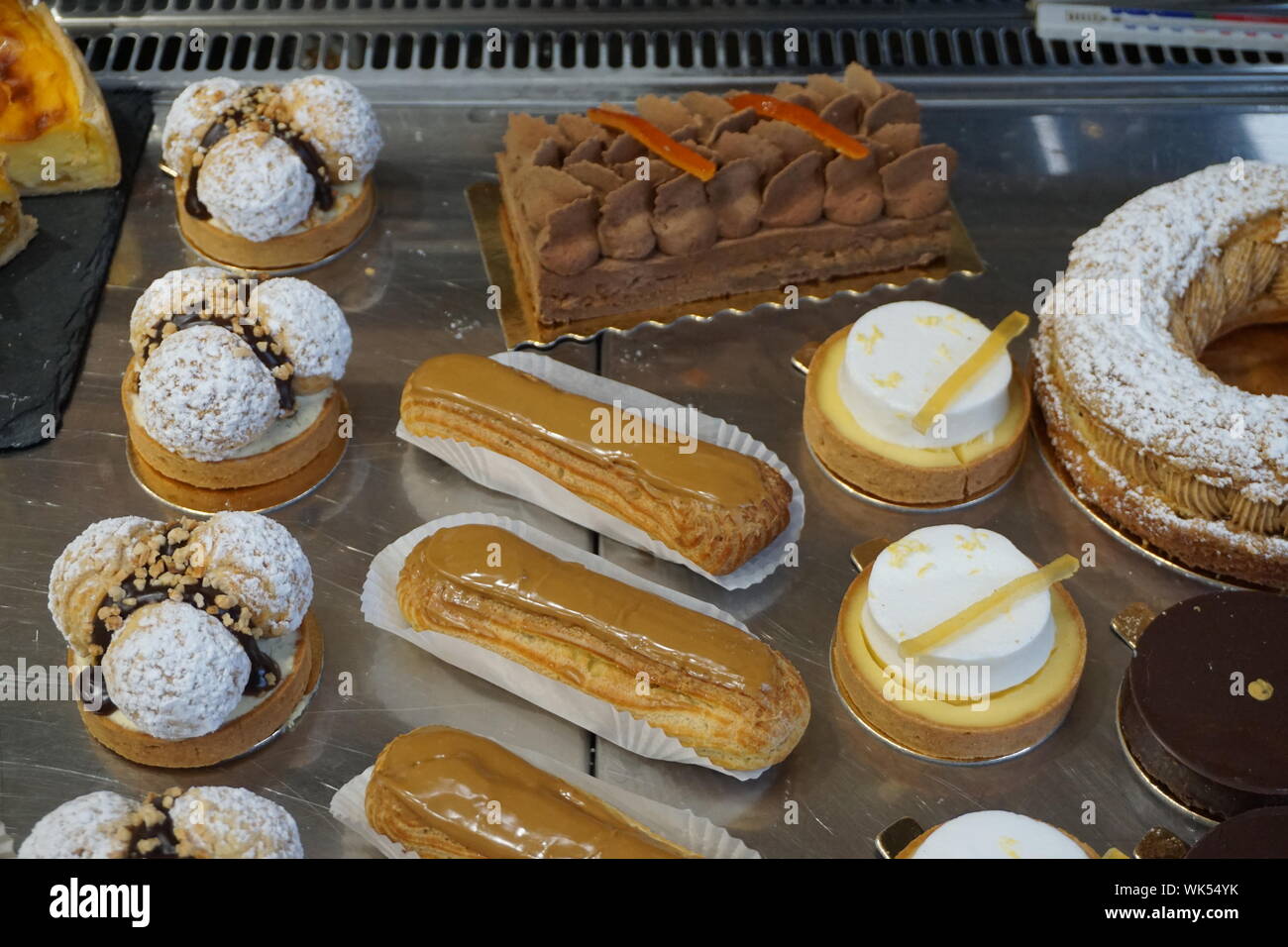 close up of yummy pastries on display at a bakery Stock Photo - Alamy