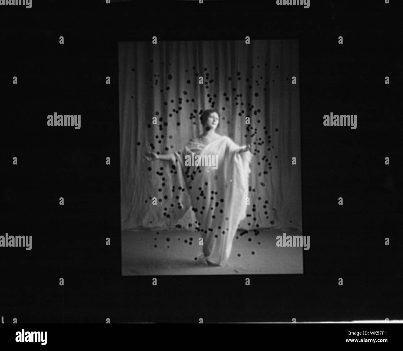 Isadora duncan dancing hi-res stock photography and images - Alamy