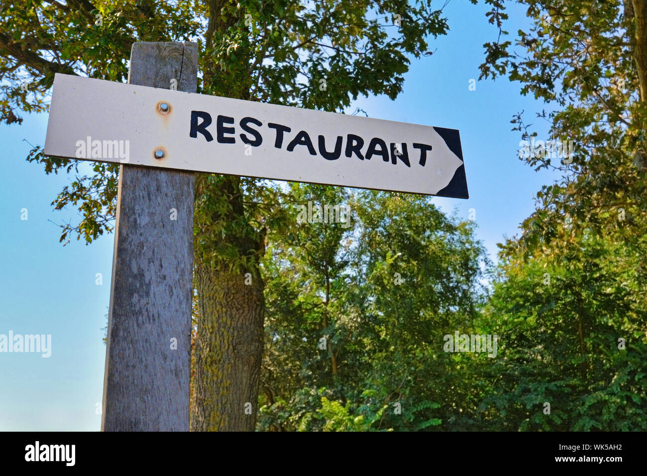 Food sign arrow hi-res stock photography and images - Alamy