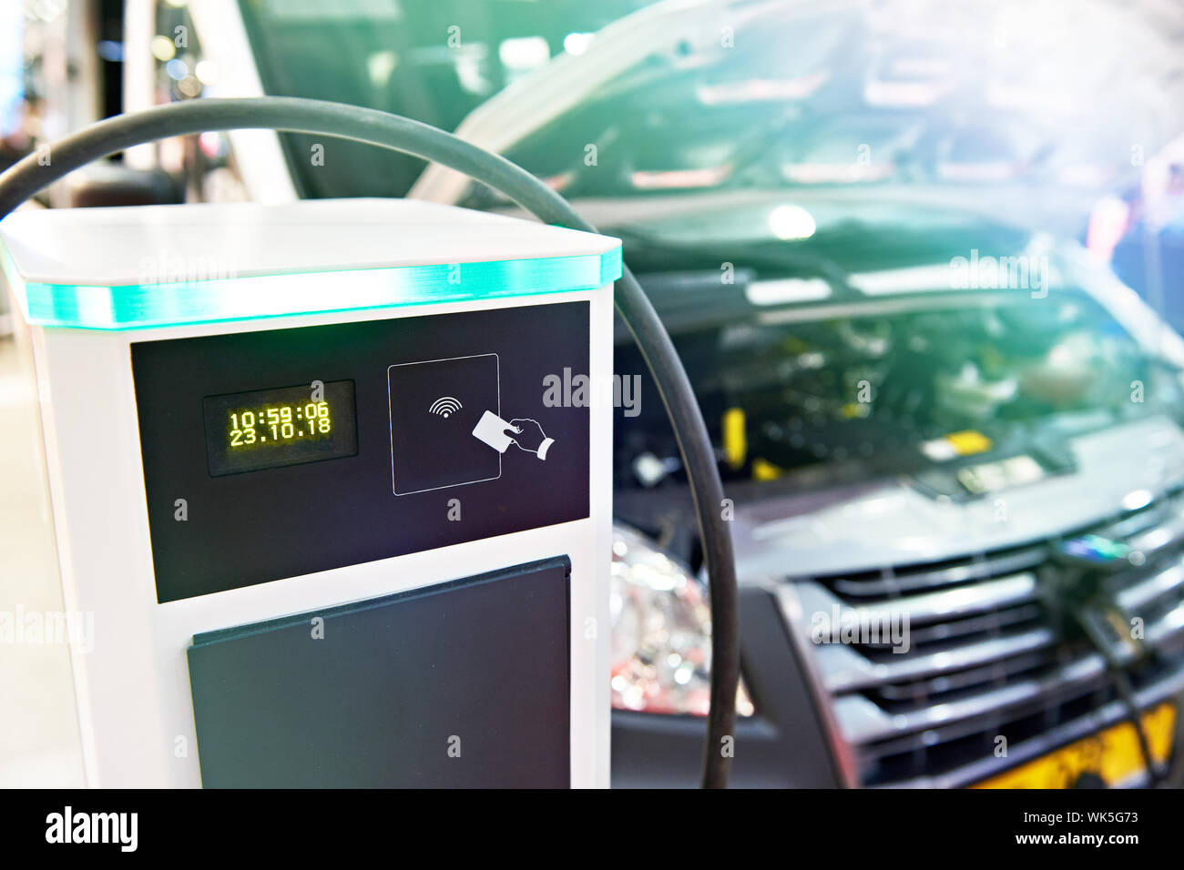 Car cars bus buses hi-res stock photography and images - Alamy