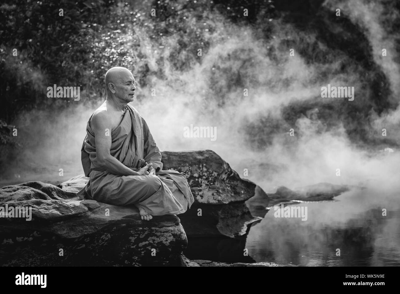 Monk meditating hi-res stock photography and images - Alamy