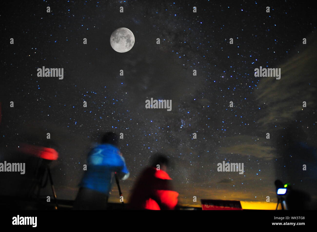 Stars sky full moon hi-res stock photography and images - Alamy
